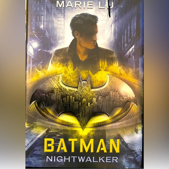 DC Comics | Other | 32 Dc Icon Series Batman Nightwalker By Marie Lu ...